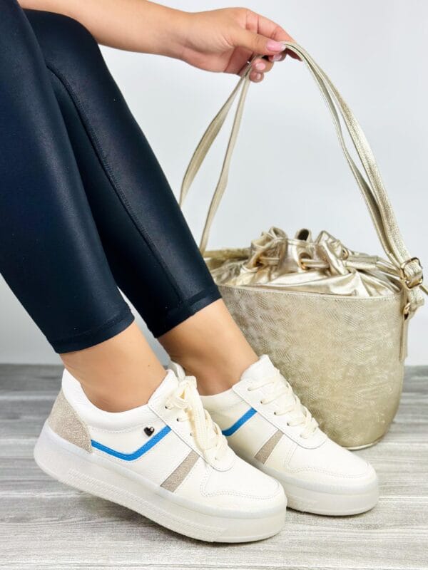 Tenis Luna talco celeste- Elegancia y Confort en Cada Paso