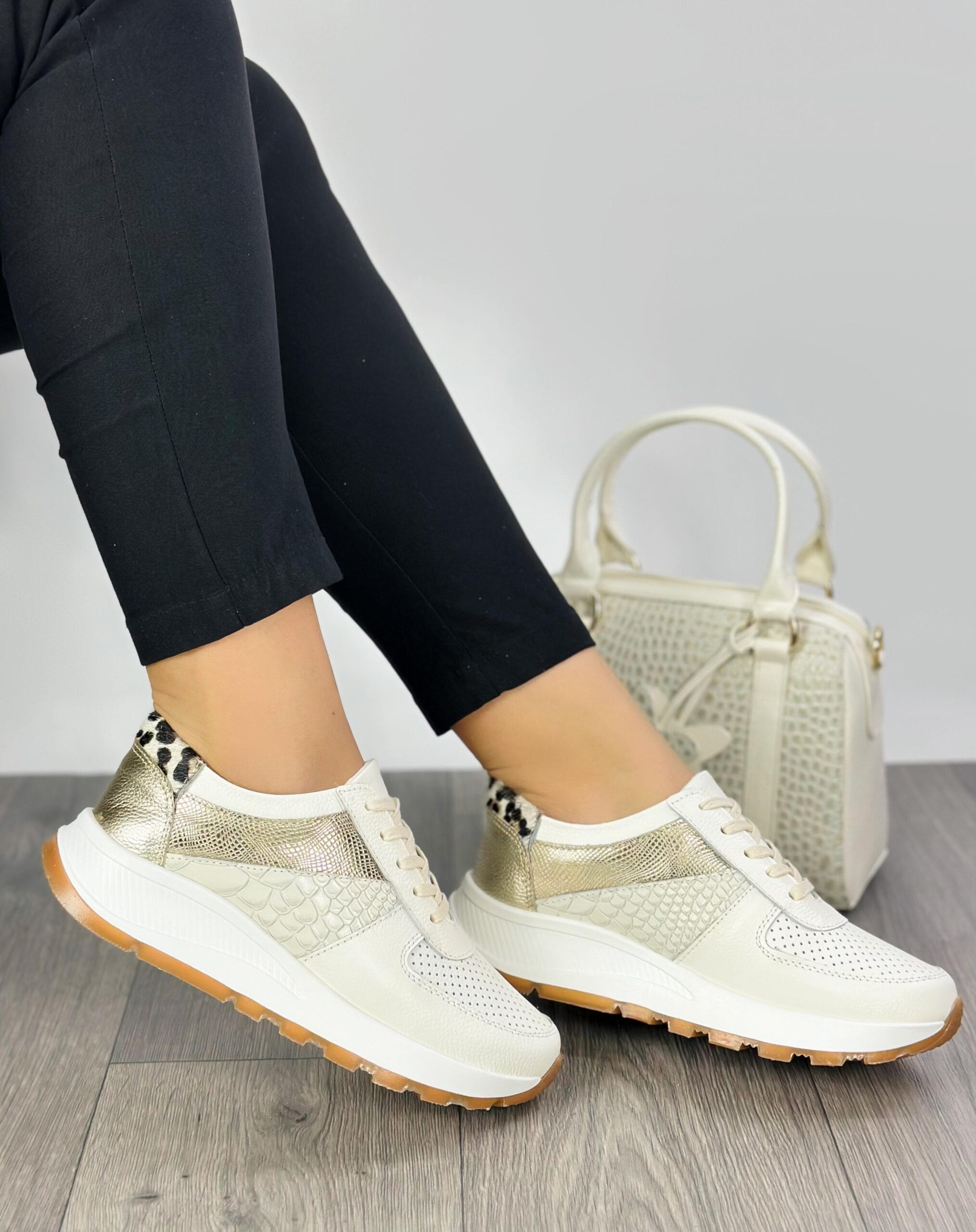 Tenis Tenis Aurora Talco x Dorado con Print