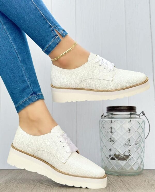 Tenis Talco Folia alta- Elegancia y Confort en Cada Paso