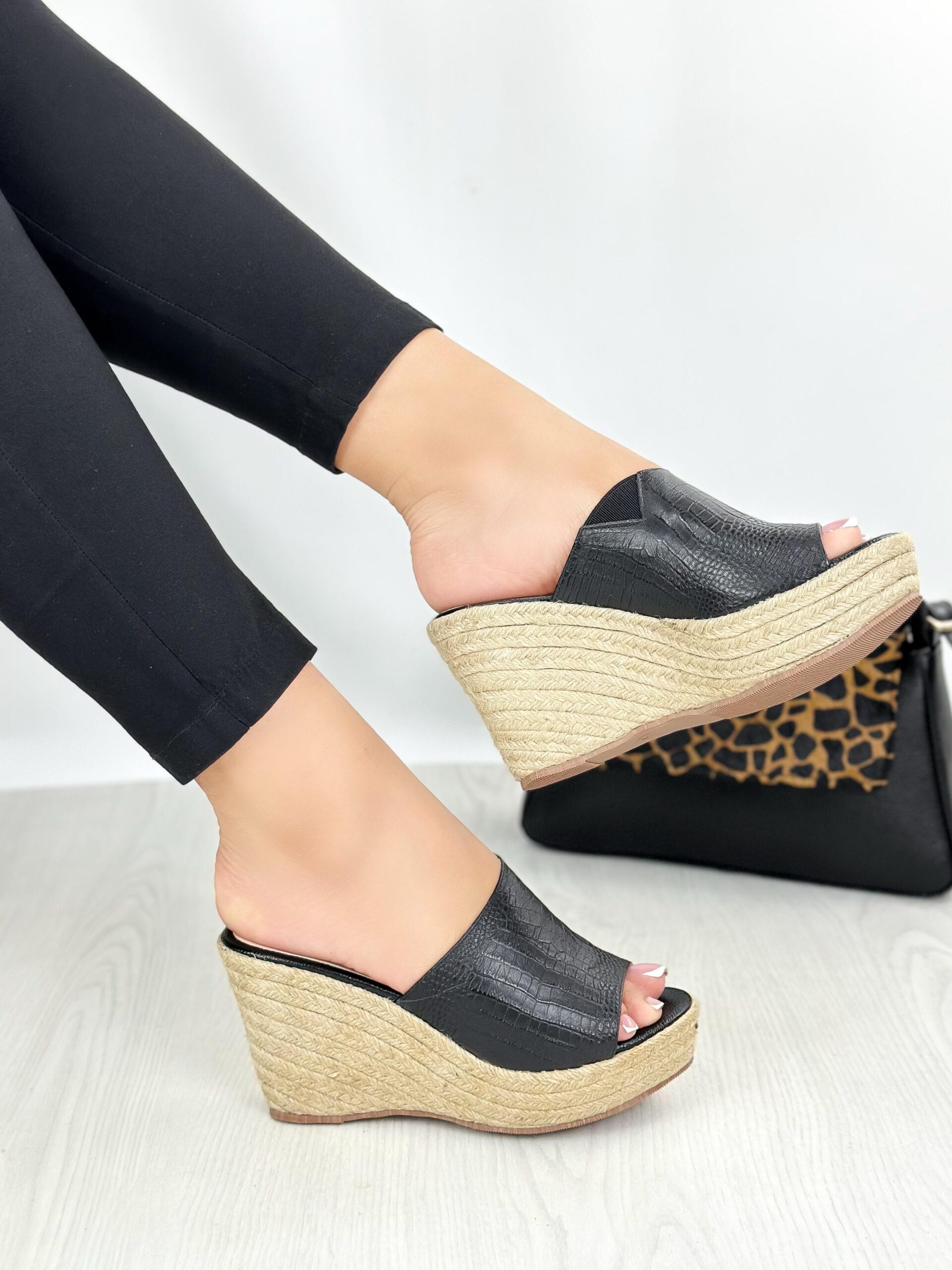 Anna NegroElevación y Elegancia para tu Look